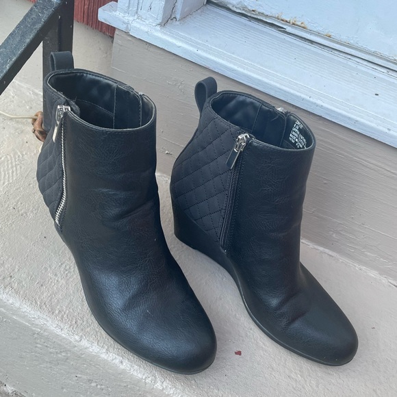 Chaps | Shoes | Chaps Boots With Zippers On Both Sides With A Quilted ...
